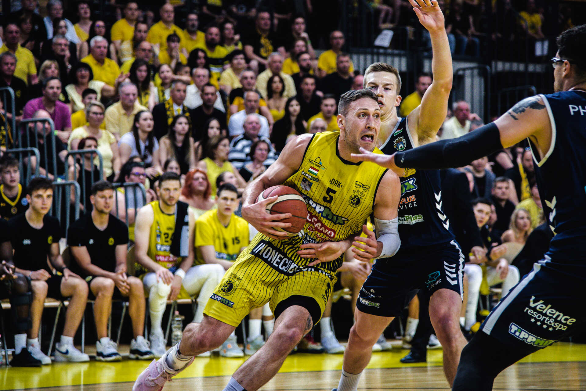 Boris Barac és Matthew Tiby újabb egy évre a Falco játékosa marad